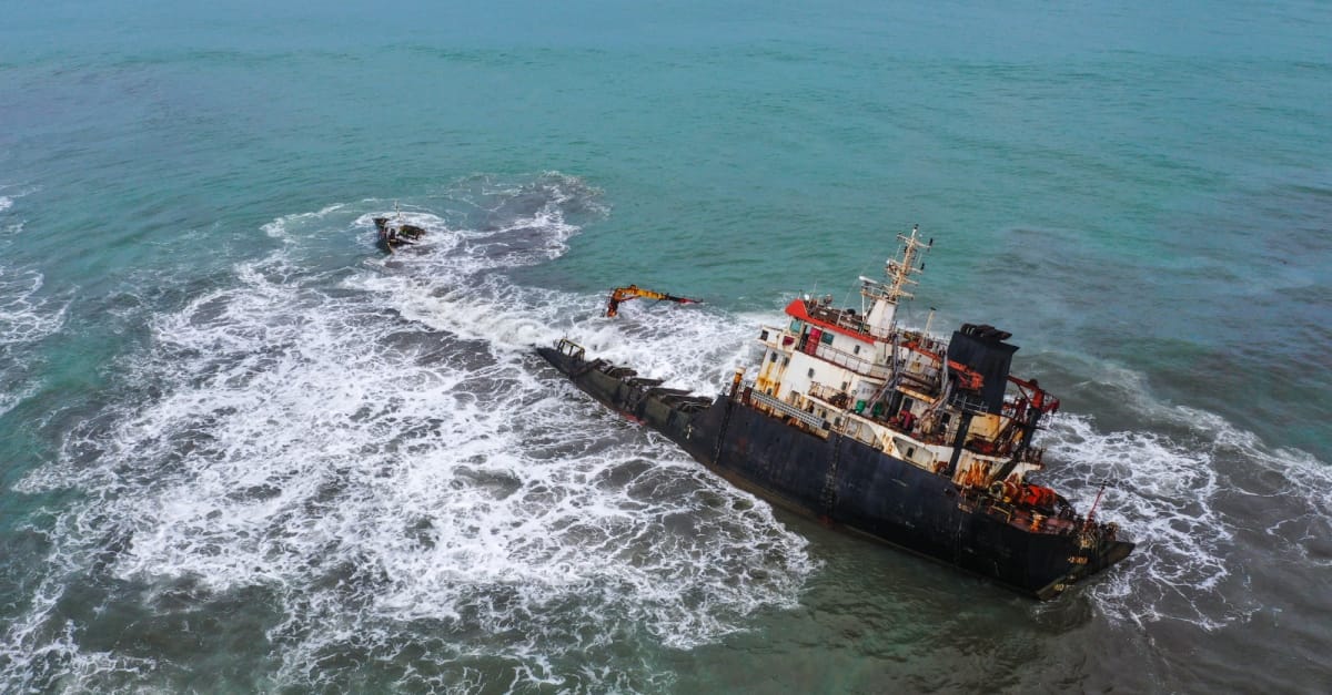 Mehr Als Ein Jahr Nach Der Havarie Bitumen Verseucht Das Meer Vor Nias